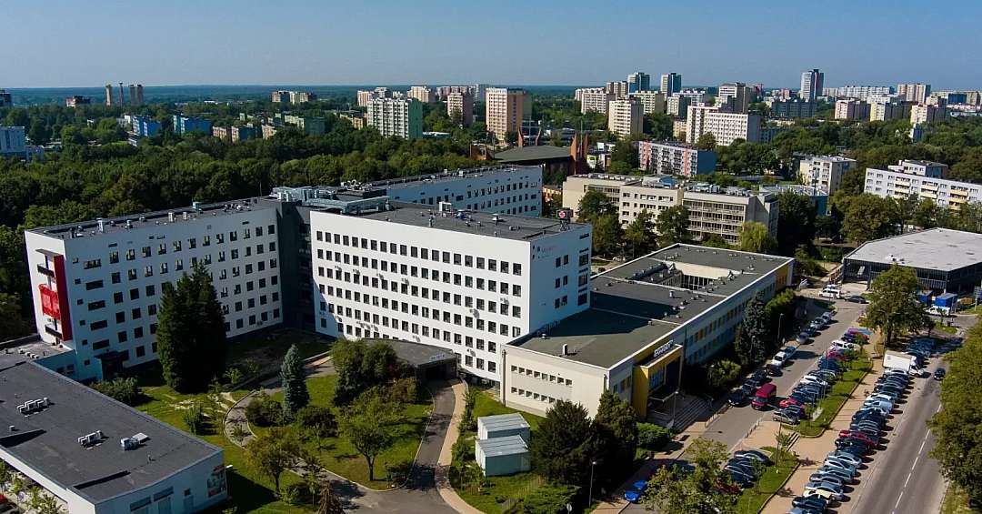 Tychy: Wnętrza nowego pawilonu głównego tyskiego szpitala. Skala ...